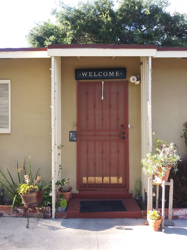 A Private Affaire Cottage - Altadena, CA