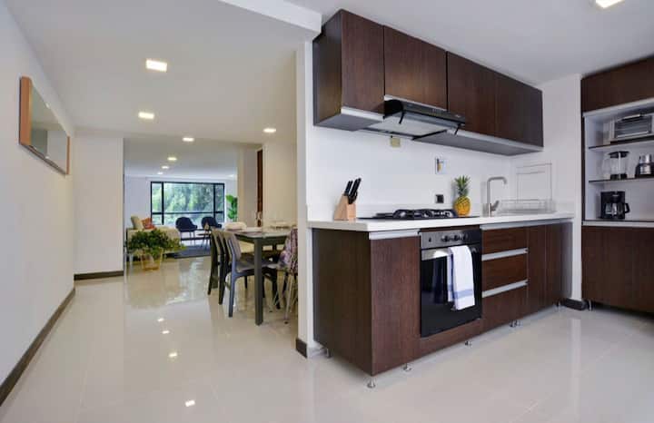 Arteria 302: Lleras Park Apartment - Medellín