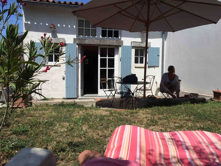 Maison Typique Rétaise à Loix, Pleine De Charme ! - Loix