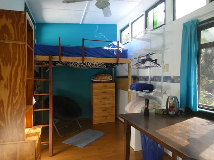 Backpacker's Bungalow - Cumberland