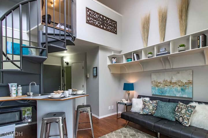 Walk To Hayward Field W/ Meals & Parking - Eugene, OR