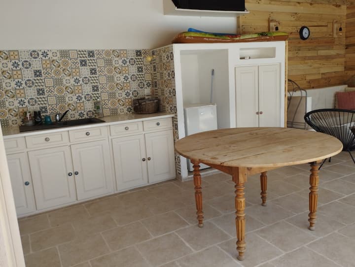 Jolie Chambre, Salle De Bain , Wc,et Kitchenette. - Hyères