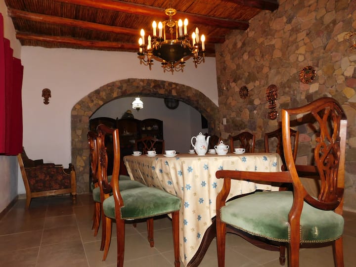 Casa Amplia Con Estacionamiento A 7 Min Del Centro - Provincia de Jujuy