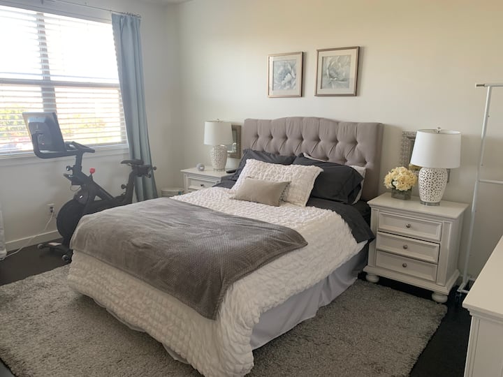 Luxury Room Near Lax, Beach & Sofi - Redondo Beach, CA