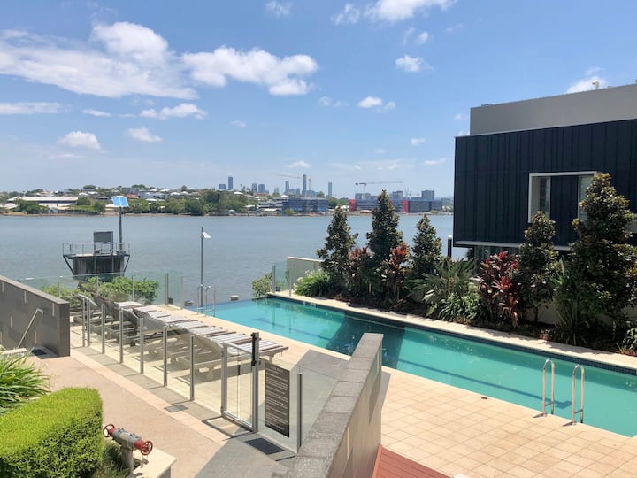 River Side Apartment With Car Park, Pool And Ferry - Balmoral
