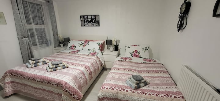 Cozy Private Room With Free Parking. -