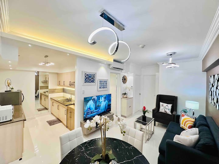 5 Star Suite Room 2br Near Tomas Morato +Wifi - Quezon City