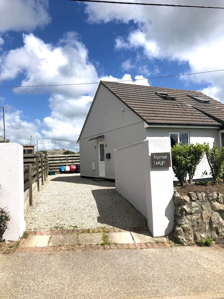 Spacious House With Sea Views & Parking - Praa Sands