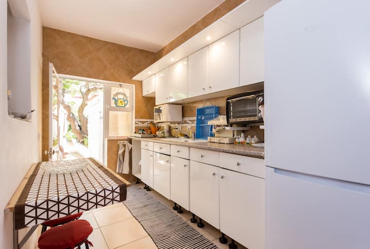 Big Room With Pool And Garden View! - Lagos