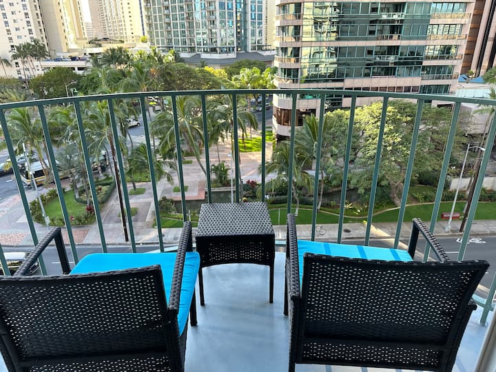Welcoming Waikiki Apt Sleeps 6 Free Parking - Honolulu, HI
