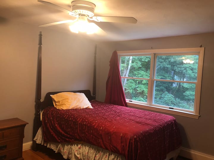 Beautiful Quiet Clean Bedroom With Queen Bed - Norfolk, MA