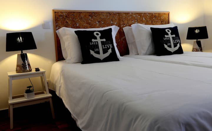Twin Room W/ Private Bathroom. Breakfast Included - Sagres