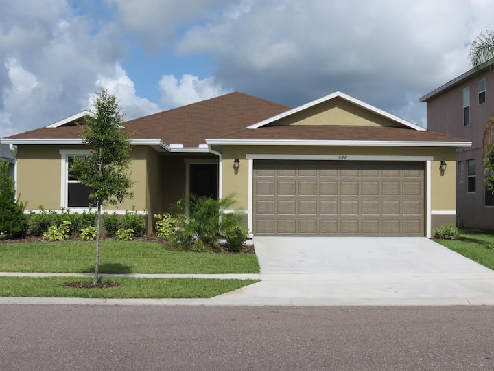 3 Bedrooms, 2 Heads, Stylish, Close To Disney - Kissimmee, FL