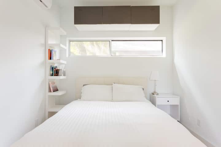 Contemporary East Austin Cottage - Austin, TX