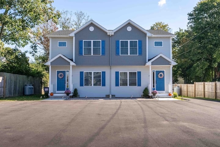 Brand New Townhouse In Downtown Wakefield - Narragansett