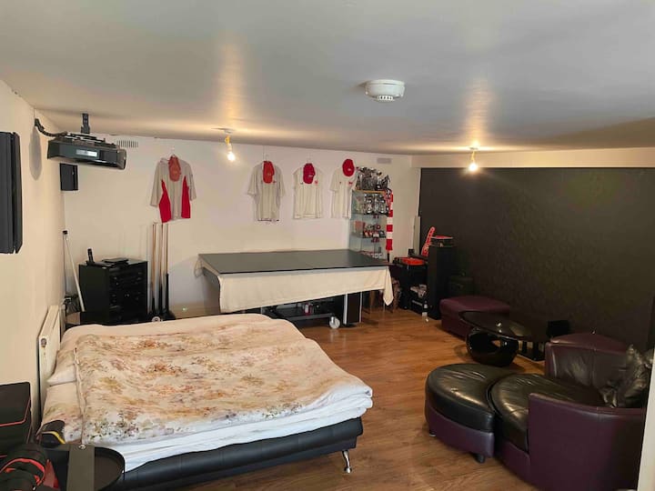 Cosy & Elegant Studio Flat Near Heathrow Airport. - Twickenham