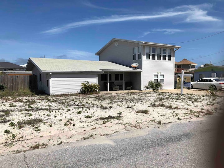 1 Block Off Gulf Of Mexico, Hot Tub & King Suite! - Pensacola Beach, FL