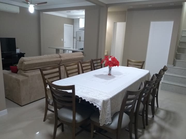 Casa Inteira Com Piscina Aquecida E 4vg. - Florianópolis