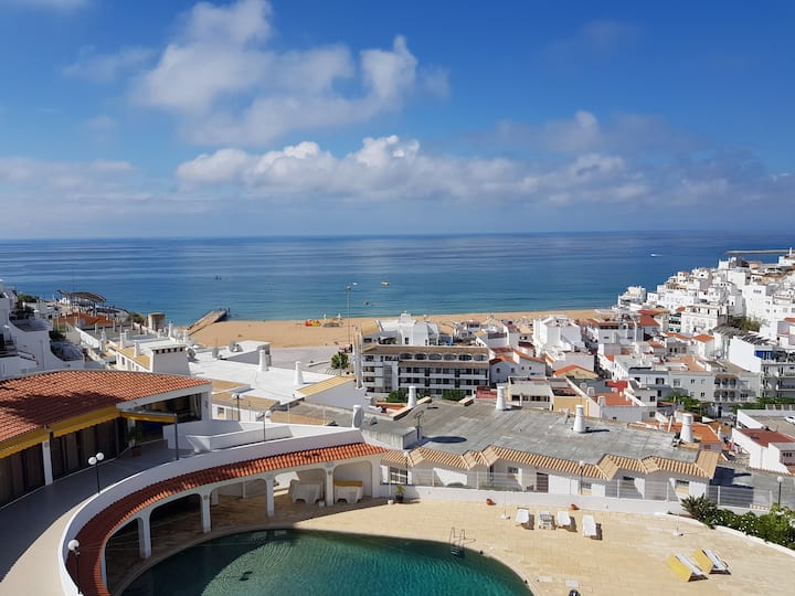 Magnificent View Of The Ocean Under The Sun - Albufeira