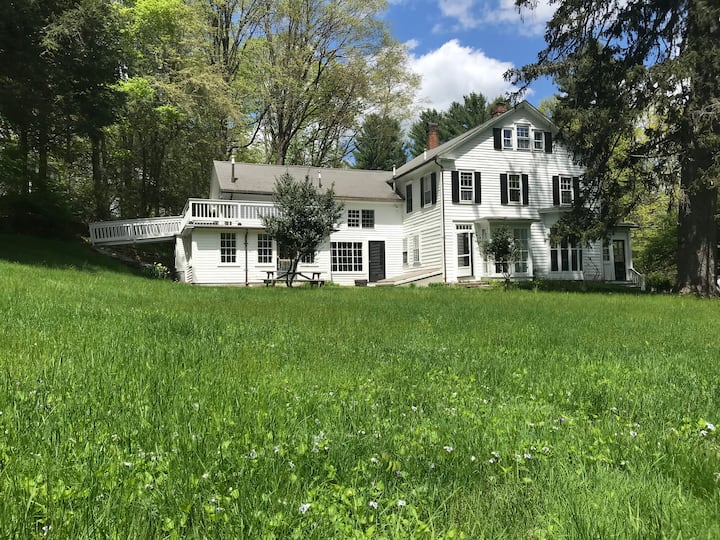 Sunny Colonial In Washington Green (Mayflower Inn) - Lake Waramaug, CT