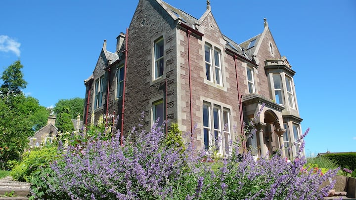 Spacious & Elegant Flat In Beautiful Old Manse. - Crieff