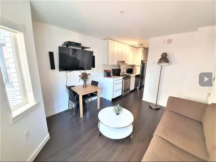 1 Bedroom Apartment Vancouver's Historic Gastown! - Vancouver