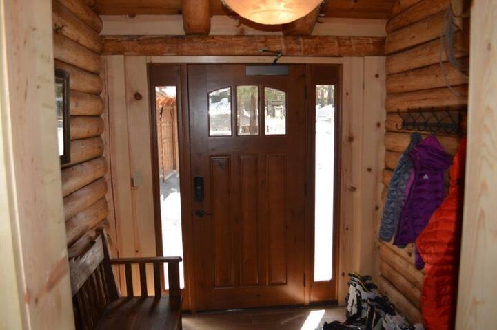 15 Best Mammoth Cabins | Trip101