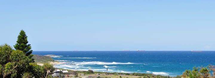 Caves Beach . Home With Amazing Views. - Lake Macquarie