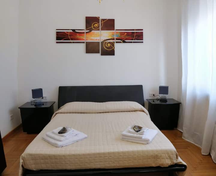 Amazing- Huge 4 Bedrooms Apartment By Navigli - Milan