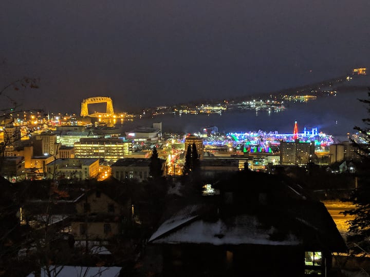 Just A Mile Up The Hill From Lake Superior! - ダルース, MN