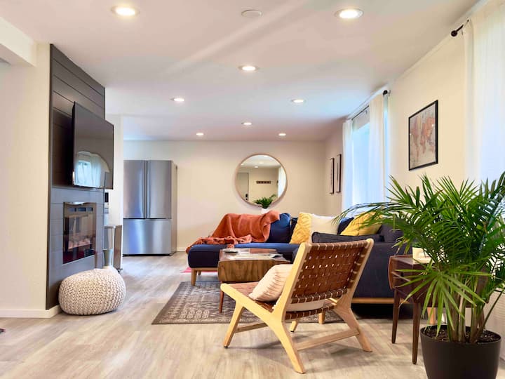 Sunlit Modern Garden Suite - Tacoma, WA