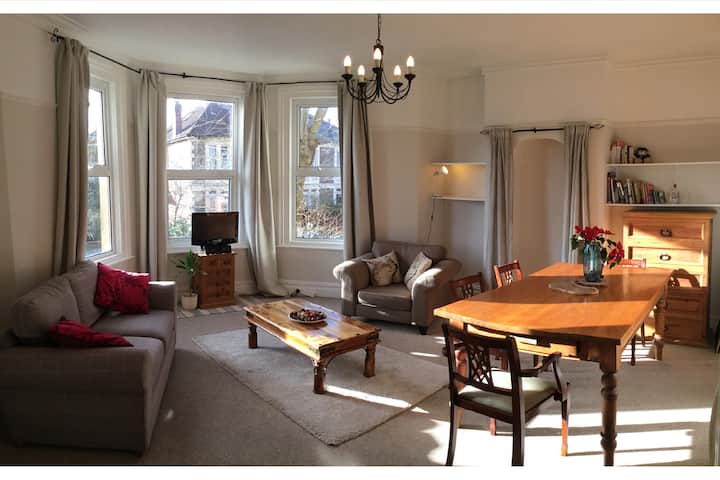 Charming Victorian Apartment- Vibrant Central Area - Brístol