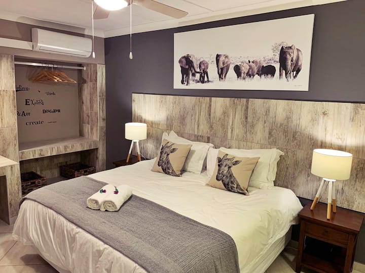 The Wilds Guest House Room# 3 Luxury Room - Hluhluwe