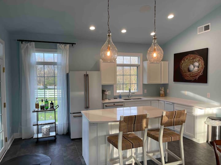 Private New Pool House - Murray Hill, KY