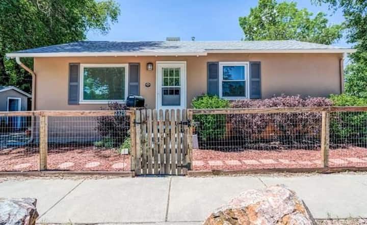 Sienna Corner House | 2 Br/1 Ba | In Heart Of Occ - コロラド・スプリングズ, CO