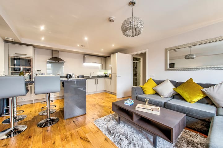 Stylish Sunny 2 Bed Flat In Centre With Parking - Edimburgo