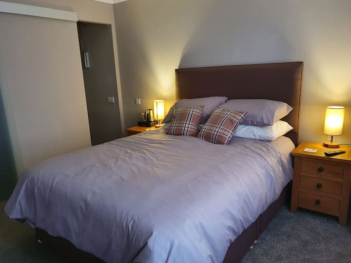 Charlie's Bistro, Small Hotel - North Uist