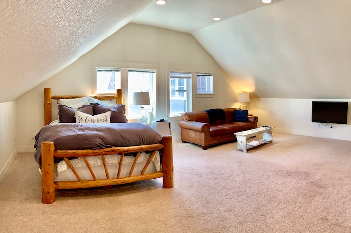 Large Craftsman Studio - Bend, OR