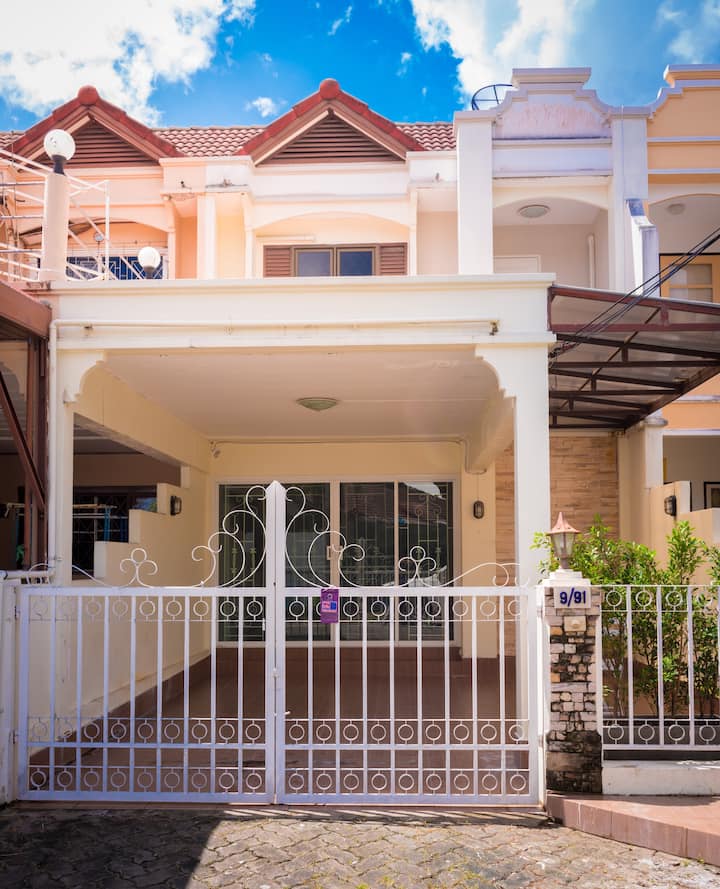 Tambon Chalong ทาวน์เฮาส์ ใกล้ซอยตาเอียด - Provincia de Phuket