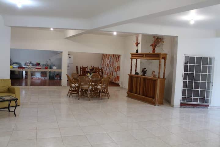 Es En Lugar Encantador - Tequesquitengo