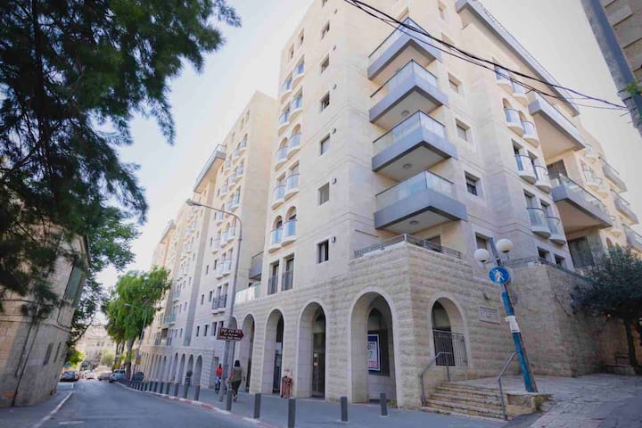 Breezy 3 Br Six Balcony Apt Near Downtown Triangle - Jerusalem