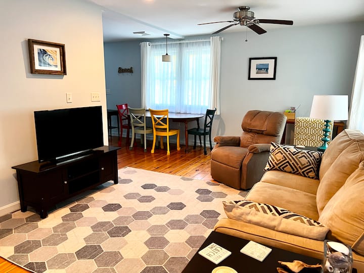 Omg Kennebunk: Modern Cottage, 1 Mile To Beach - Kennebunkport, ME