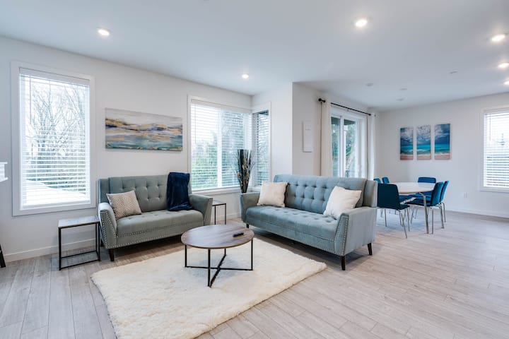 Dreamer #9–just Steps From The Max - Portland, OR