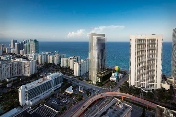 Building On The Beach 1.000sqft
Hollywood Florida - Hollywood, FL