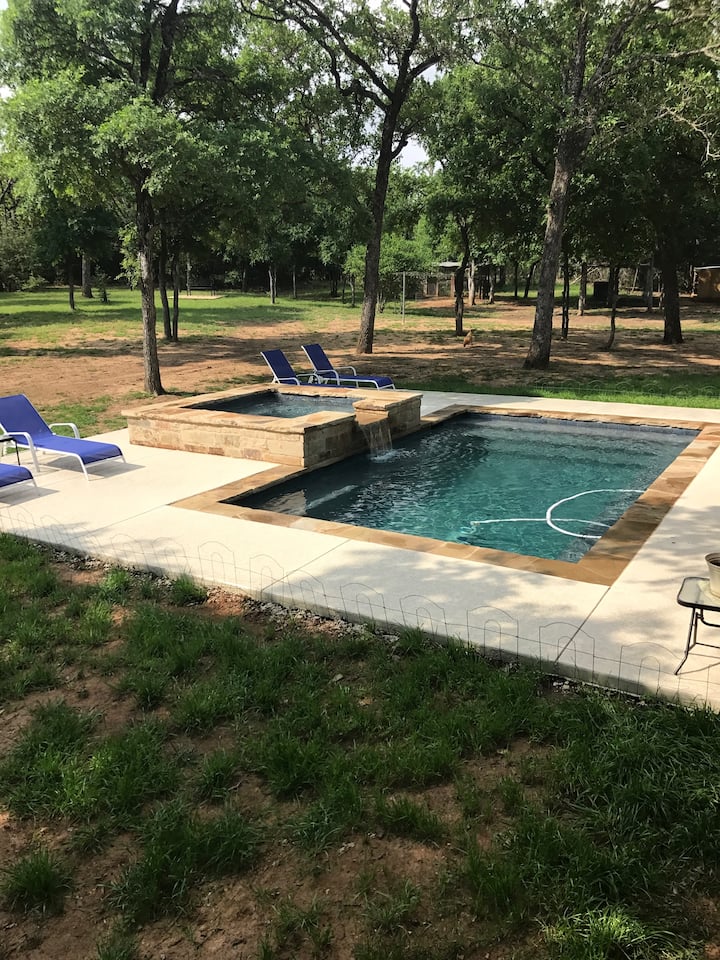 Private Master Suite On Ten Acres - Cedar Creek, TX