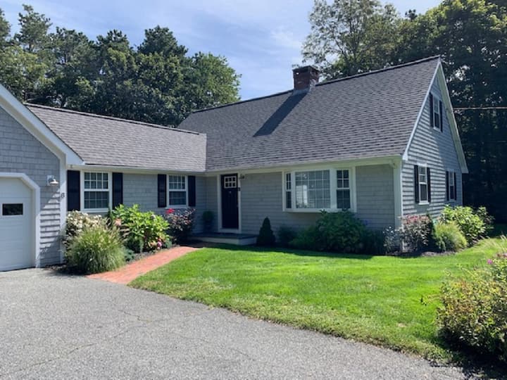 Renovated 3br/3ba Cotuit House With Beach Pass - Mashpee, MA