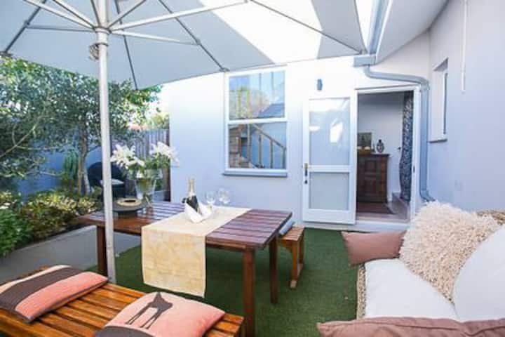 Whale Cottage With Airconditioning - Hermanus
