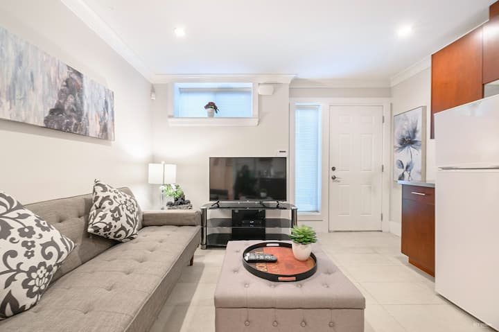 Vancouver Private 2 Bedrooms Basement Suite - Vancouver