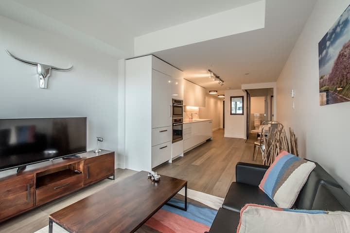 Luxe 1br Apt With Pool, Gym And On-site Theater - 