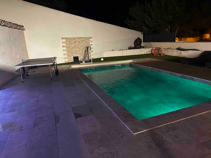 Villa Piscine Chauffée /Espace Extérieur De 250 M2 - Nimes